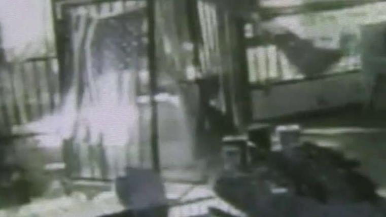Burglars Crash Truck Into Gun Store Make Off With Weapons Fox News Video