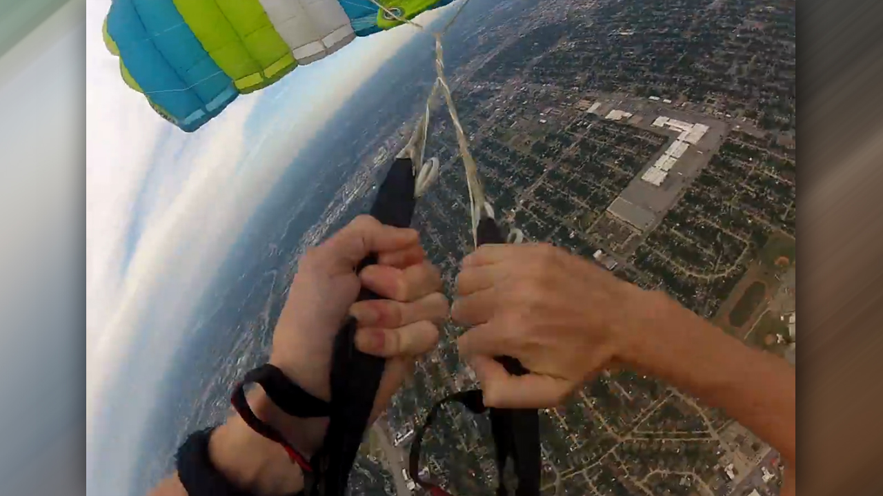 Watch skydiver fight for his life after parachute fails | Fox News Video