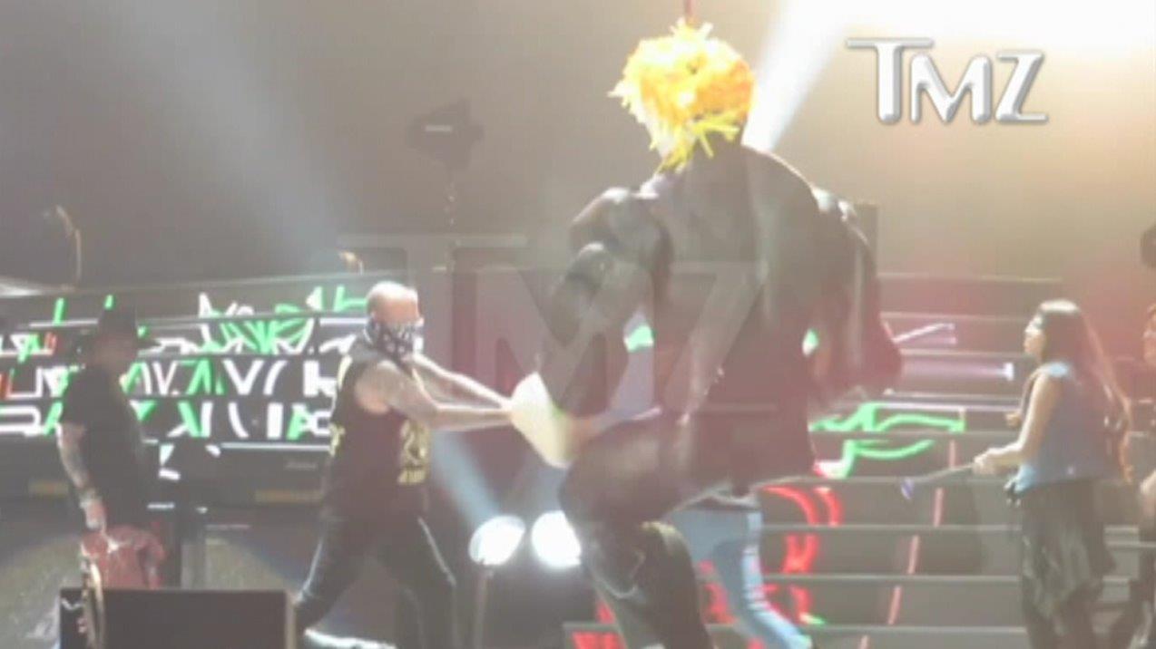 Guns 'n Roses fans beat on Trump pinata in Mexico City | Fox News Video