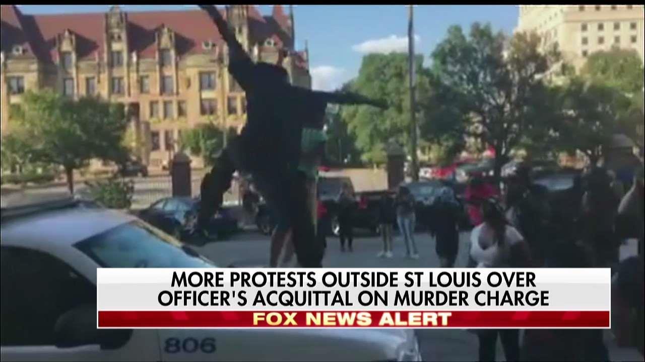 WATCH: St. Louis Protesters Jump on Police Car, Smash Windshield | Fox ...