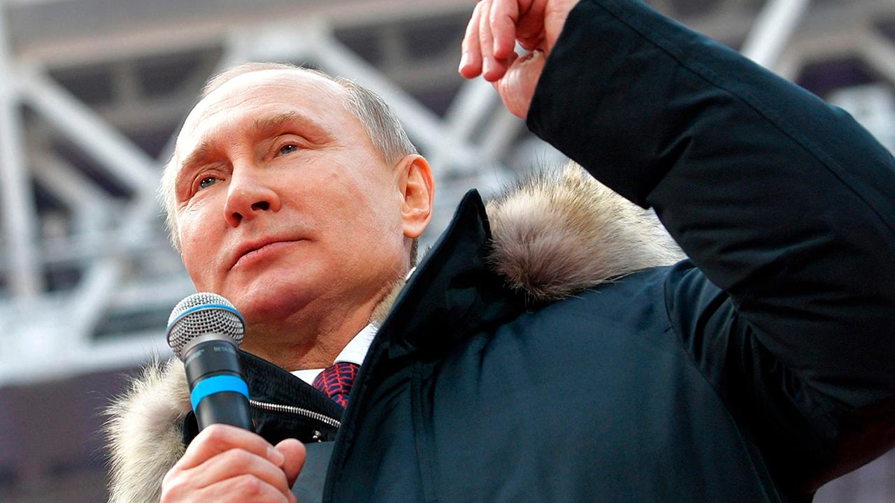 Russian presidential candidate doused with water | Fox News