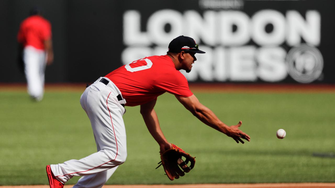 Yankees and Red Sox play first MLB game in London | Fox News Video